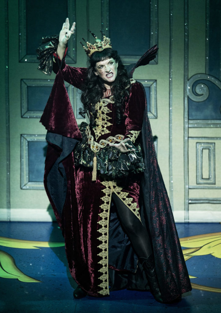 Review: Snow White and the Seven Dwarfs, New Theatre Cardiff