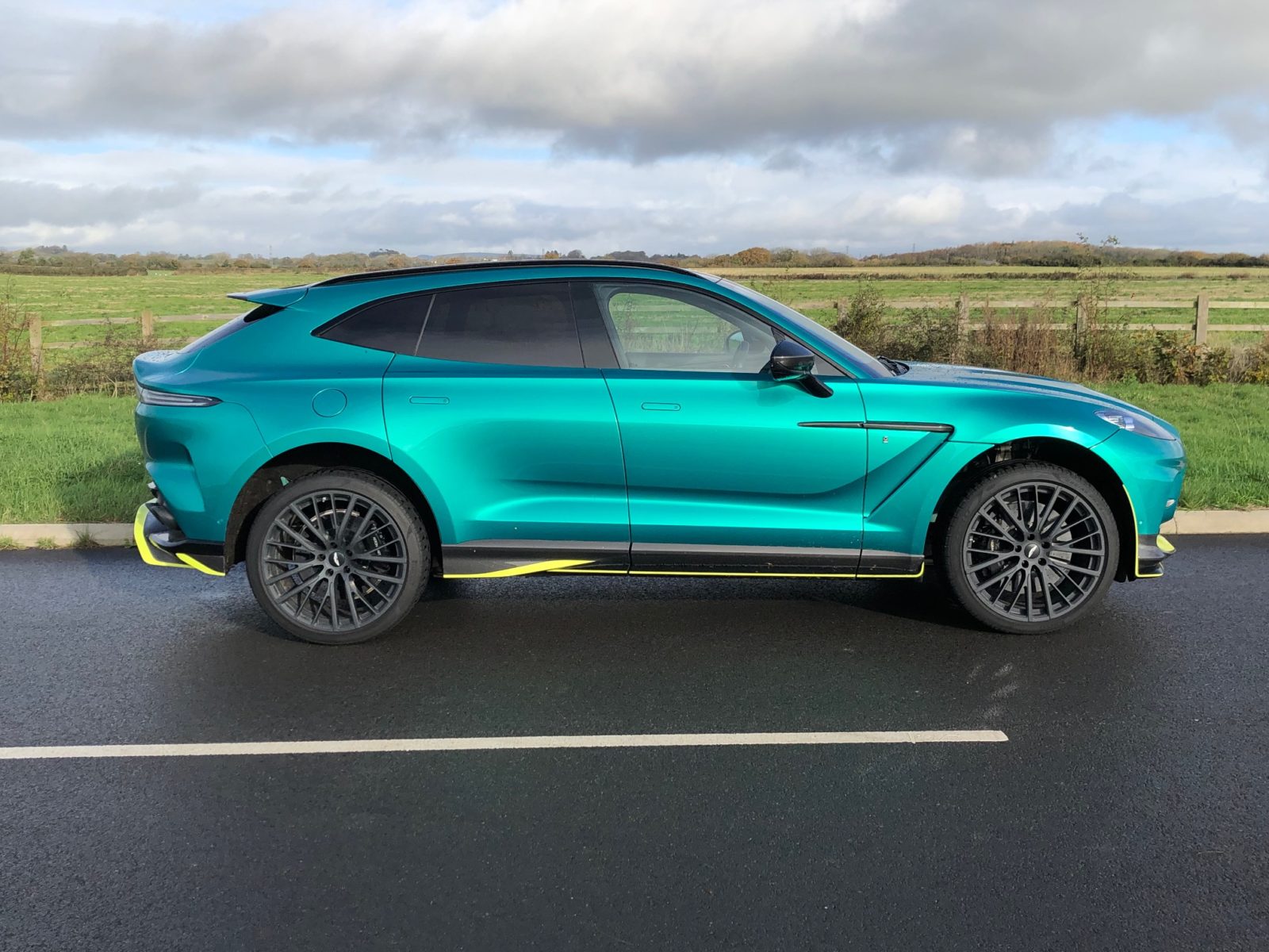 Behind the wheel of the Aston Martin DBX707 - Review