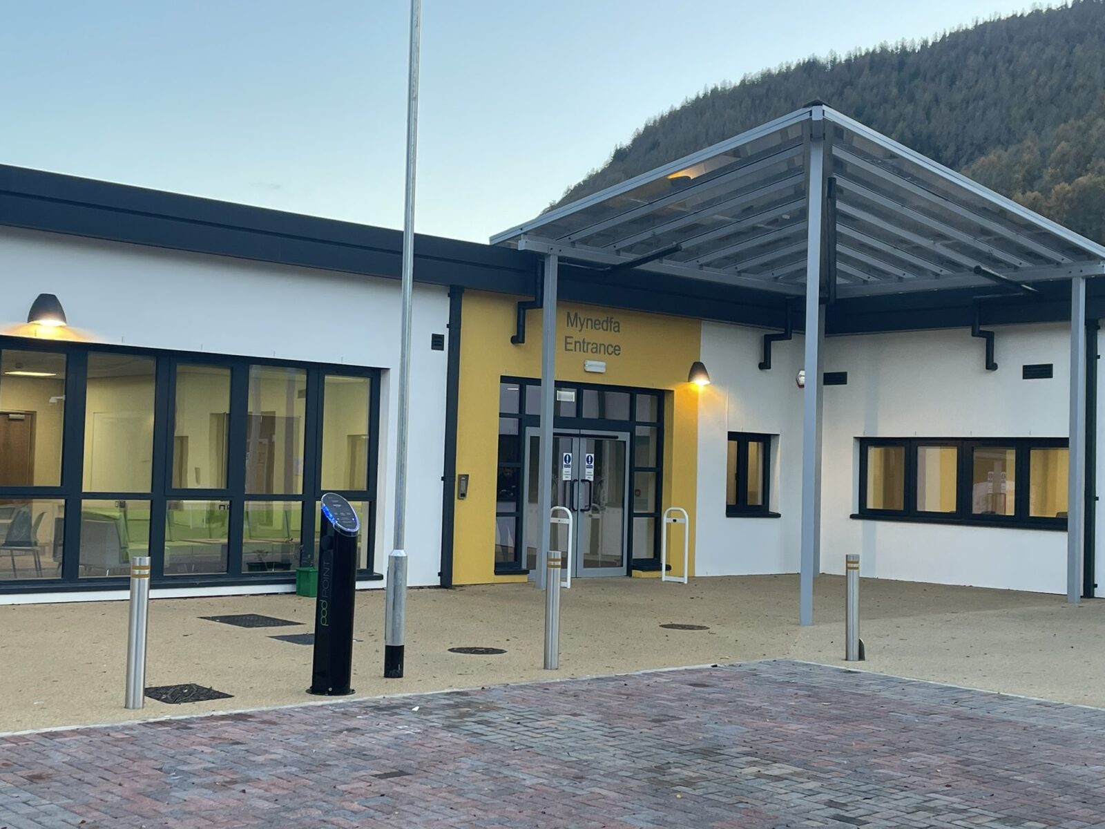 Ysgol Cwm Gwyddon opens the doors to the new site